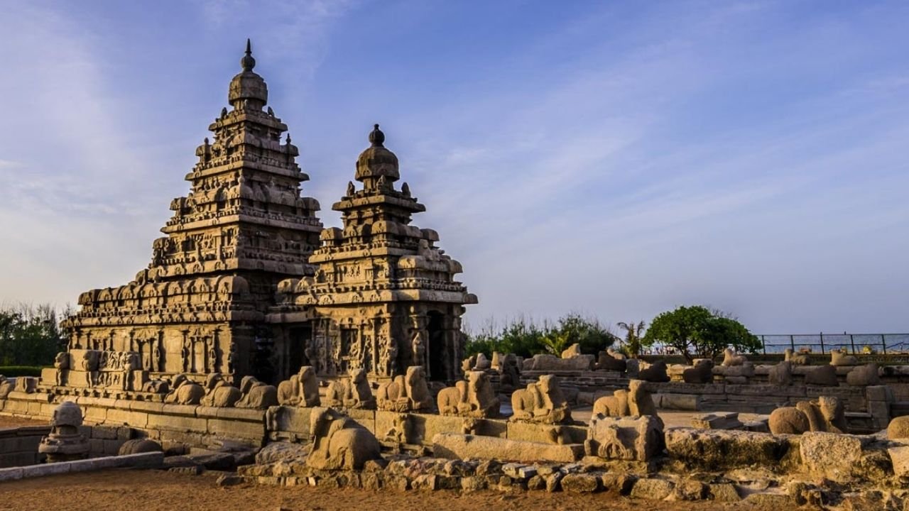 Shore Temple - overlooking the shore of Bay of Bengal - Arco Unico