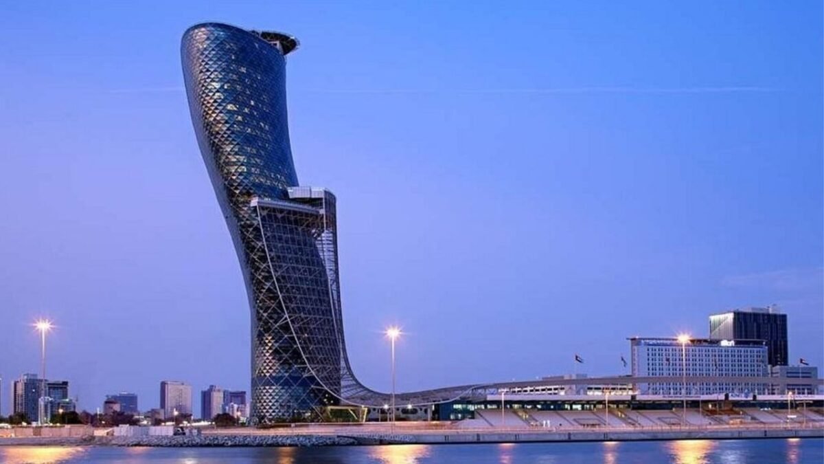 Capital Gate - The Leaning Tower Of Abu Dhabi - Arco Unico