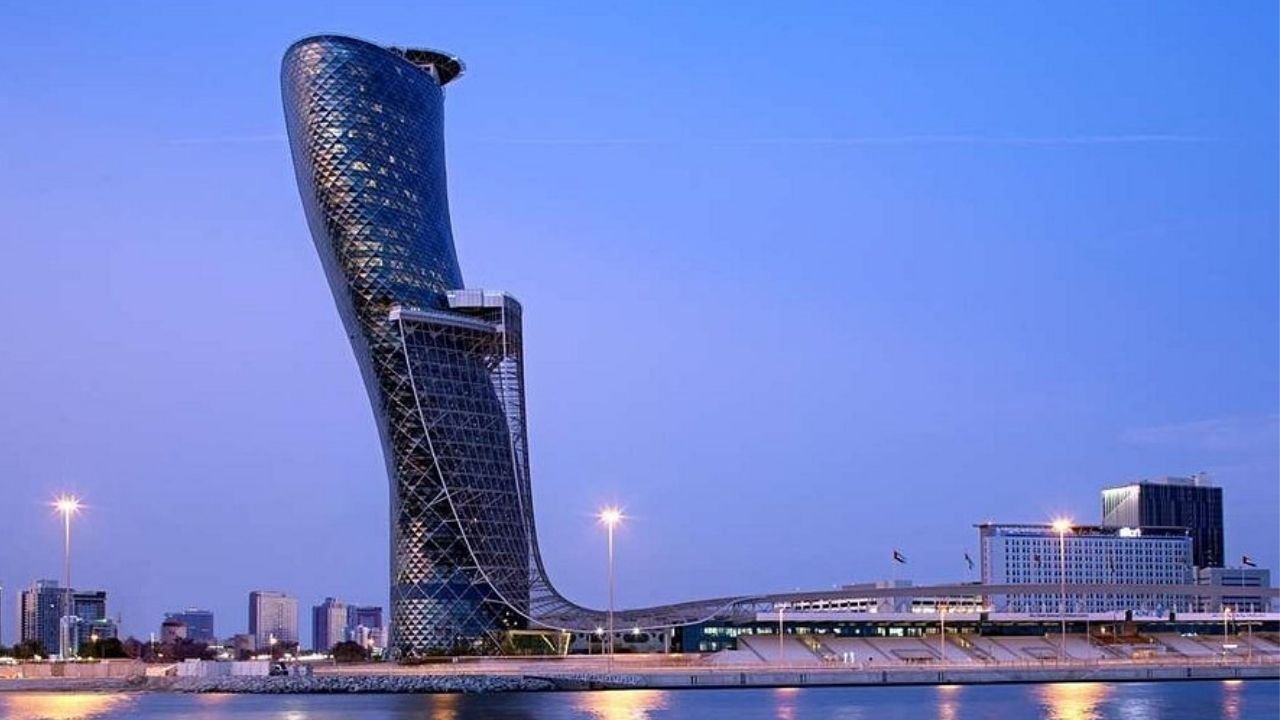 Capital Gate - The Leaning Tower Of Abu Dhabi - Arco Unico